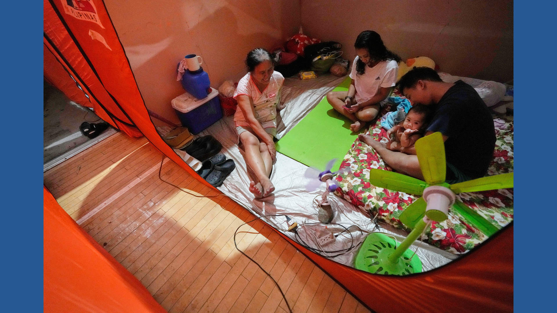 Typhoon Fung-wong blows away from the Philippines, leaving 8 dead and 1.4 million displaced ...