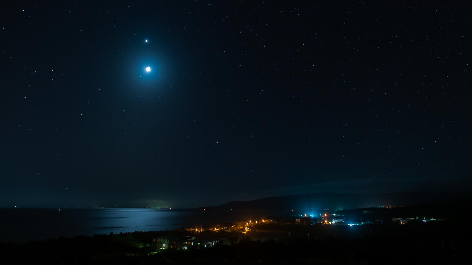 Two of the brightest planets in the night sky are about to nearly touch ...