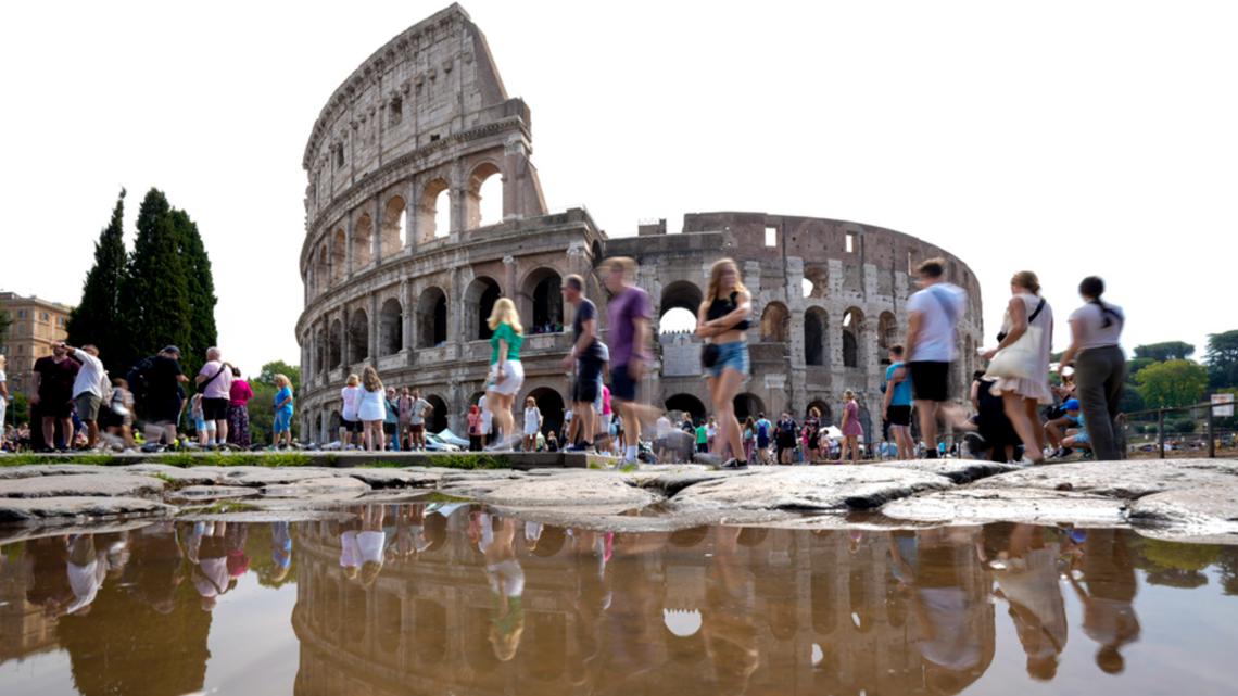 Airbnb brings gladiator fights back to Rome's ancient Colosseum ...