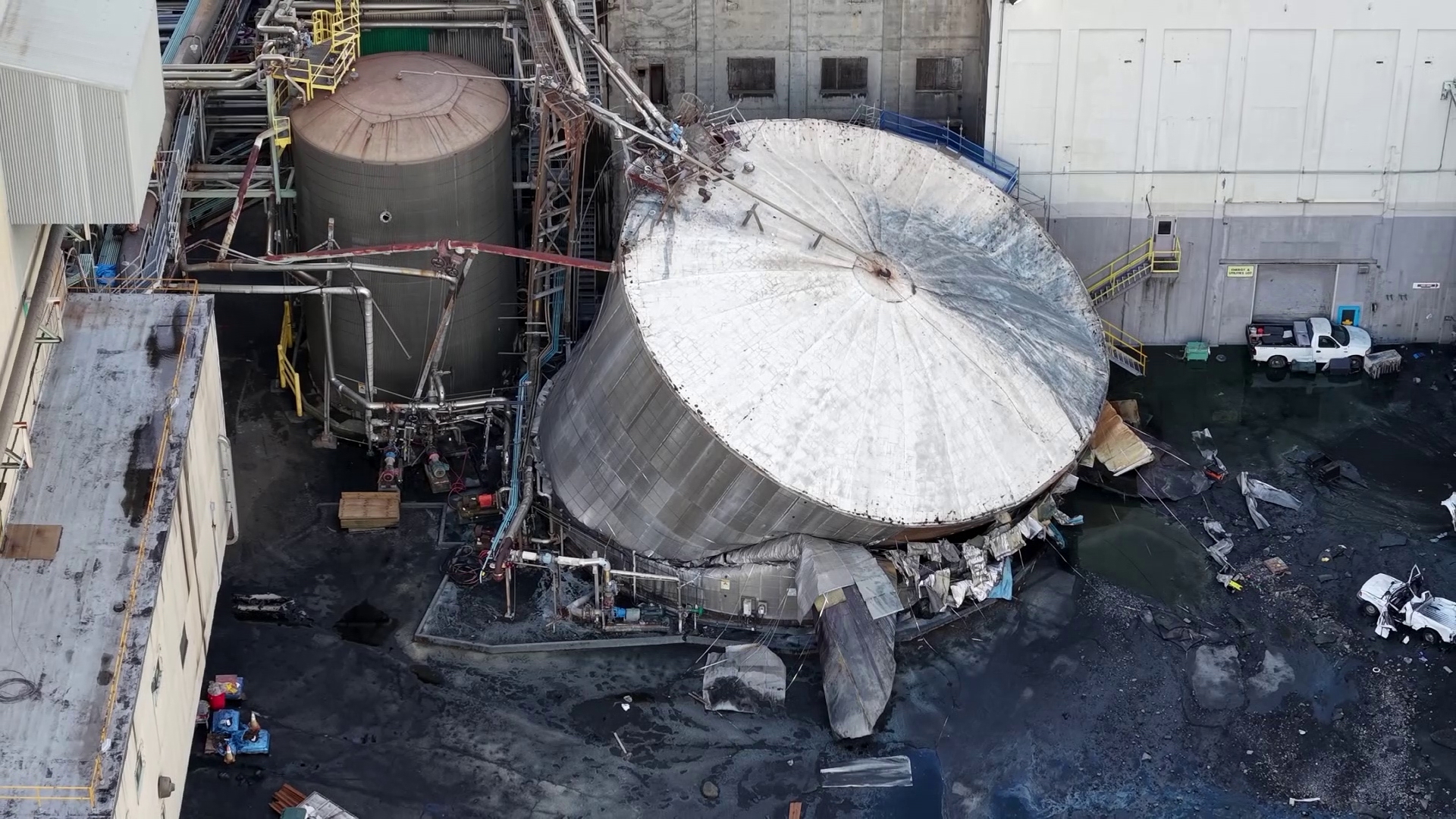 Chemical tank implosion at Washington paper mill kills 1. Here's the ...