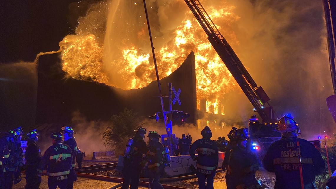 100 firefighters battling flames at vacant St. Louis warehouse ...