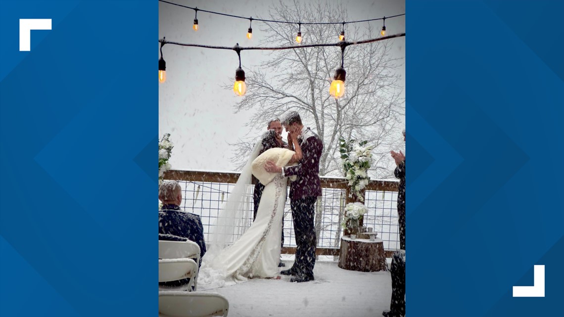 Couple gets married during Friday's snowfall | wfmynews2.com