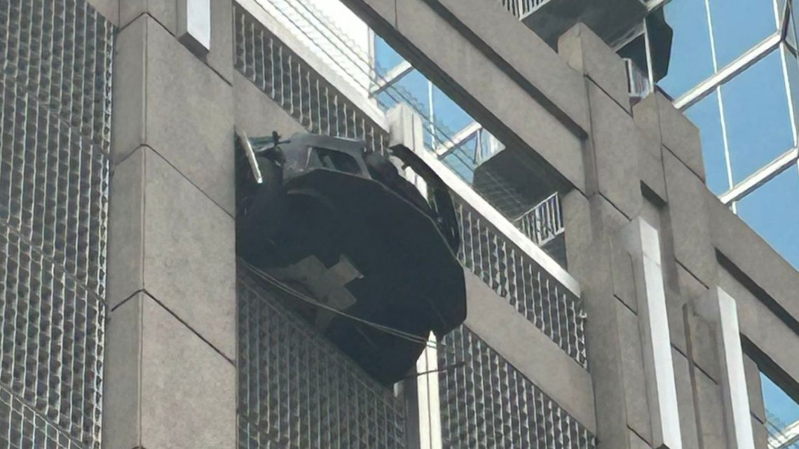 Car hangs off edge of Uptown parking deck | wfmynews2.com