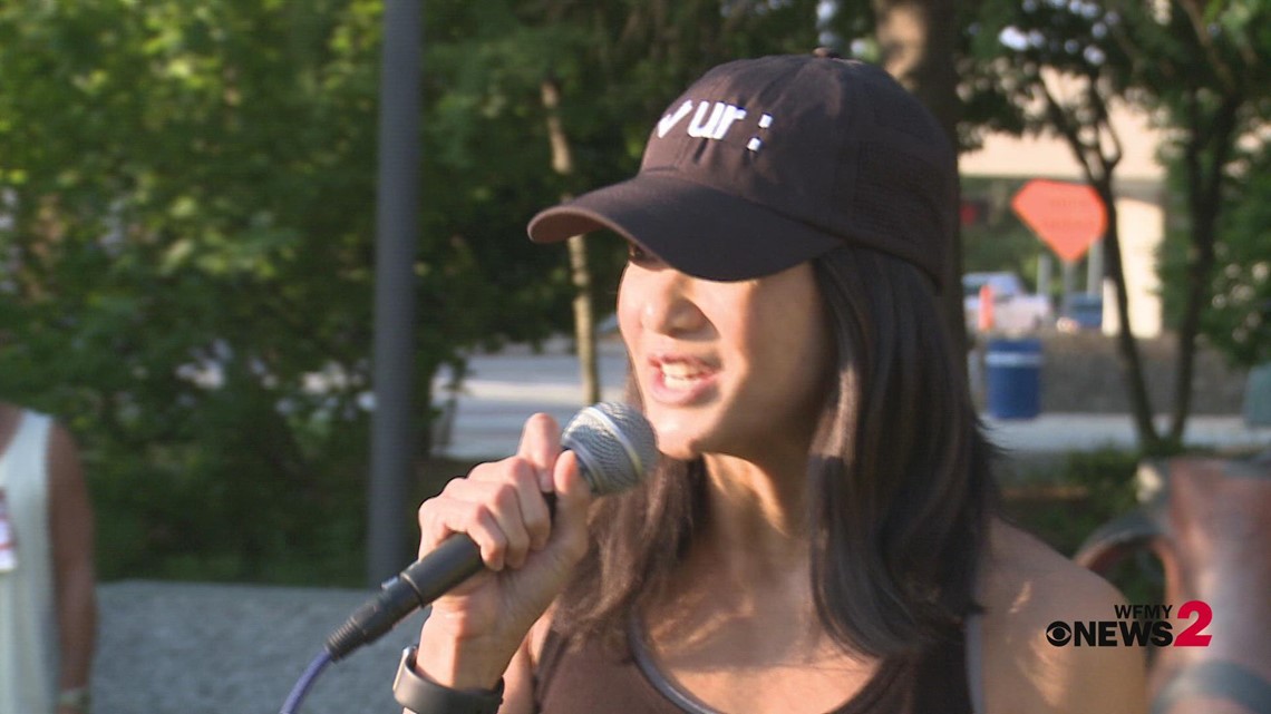 Julie Luck addresses crowd before Freedom Run 10K | wfmynews2.com