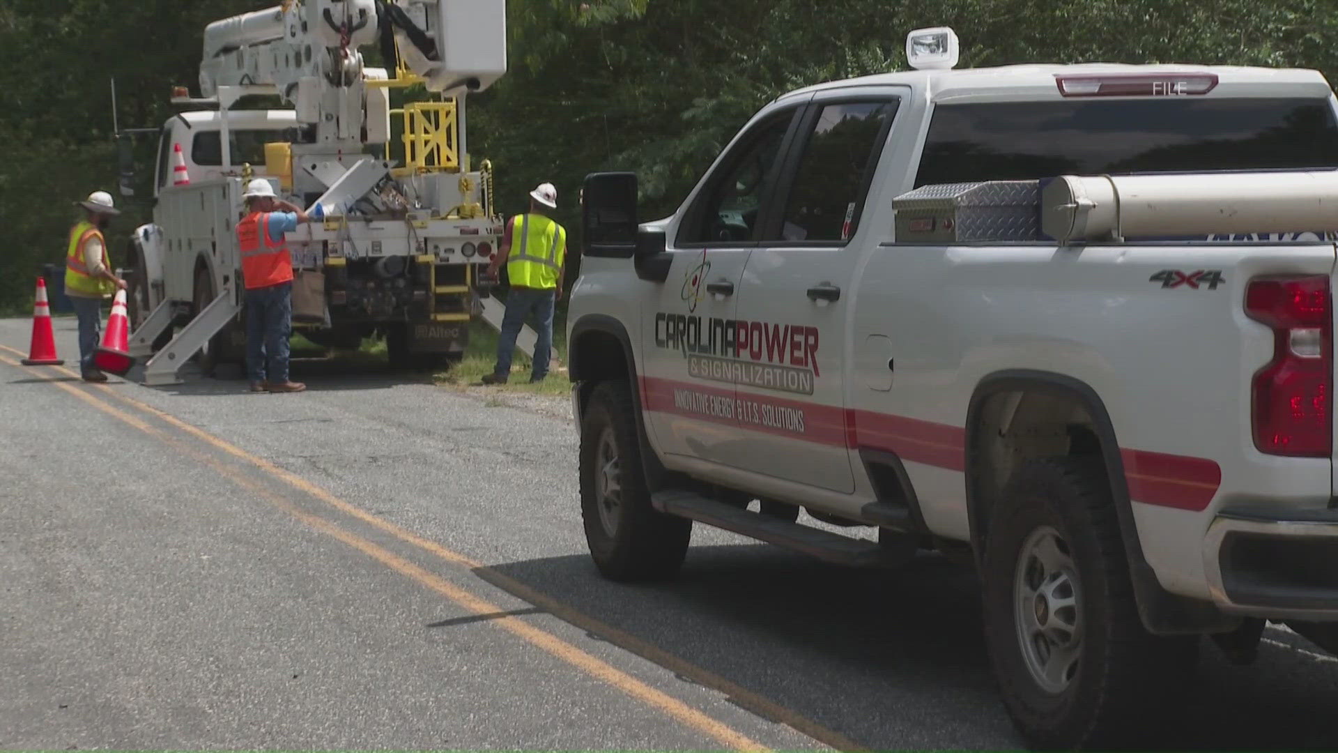 Road closed for hours as crews fix downed power lines | wfmynews2.com