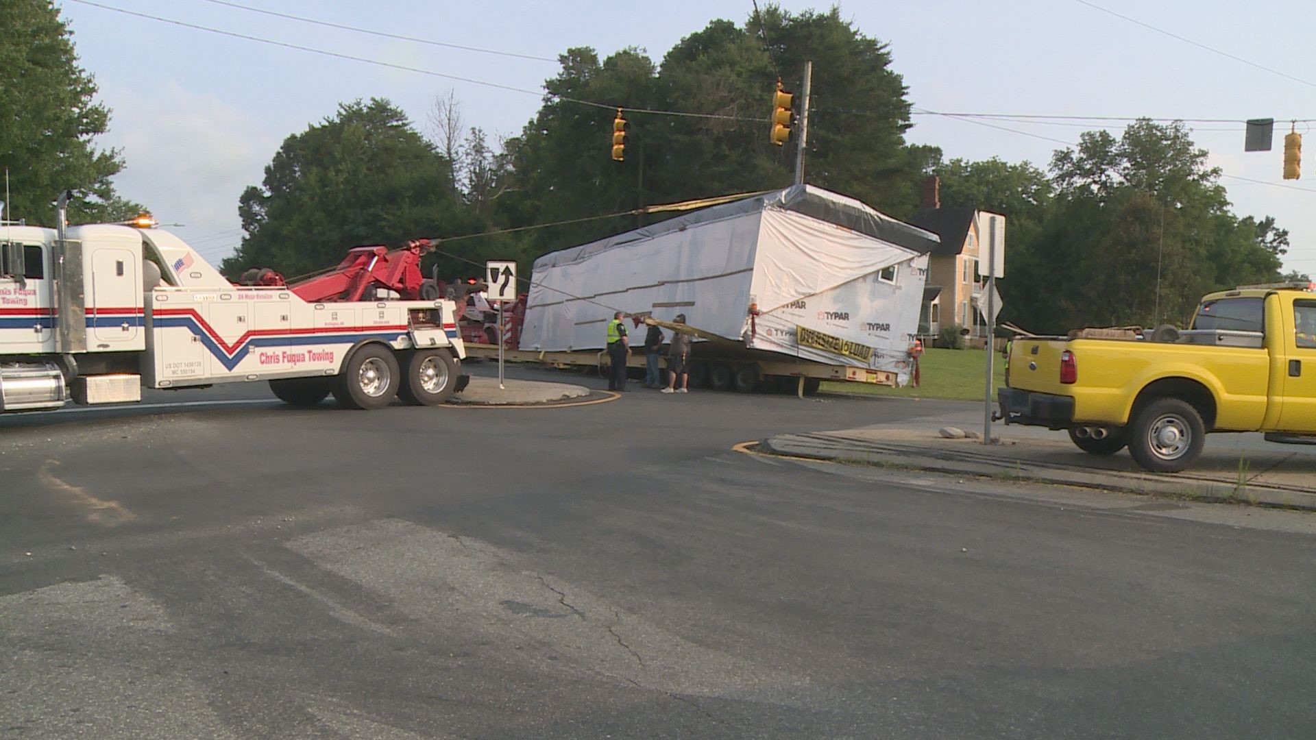 Mobile Home Falls Off Tractor-Trailer In Haw River | wfmynews2.com