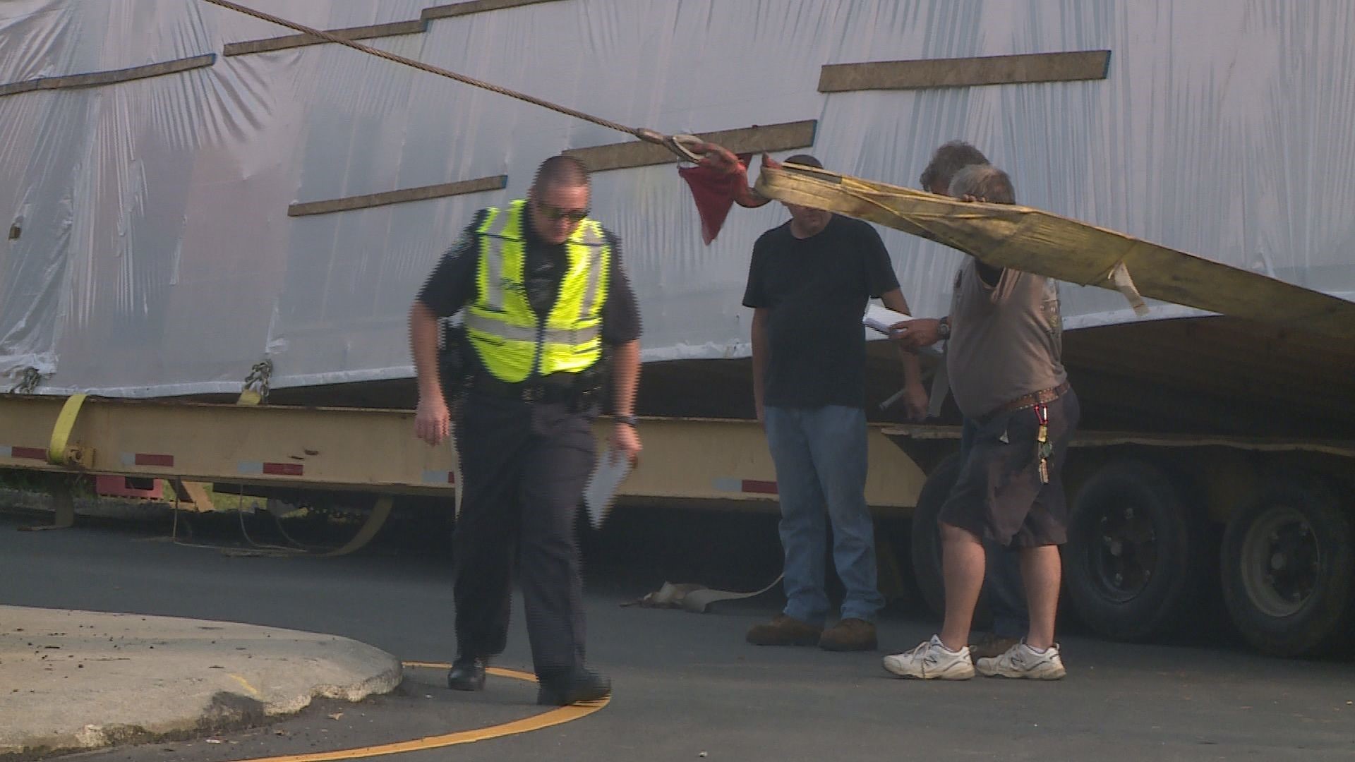 Mobile Home Falls Off Tractor-Trailer In Haw River | wfmynews2.com
