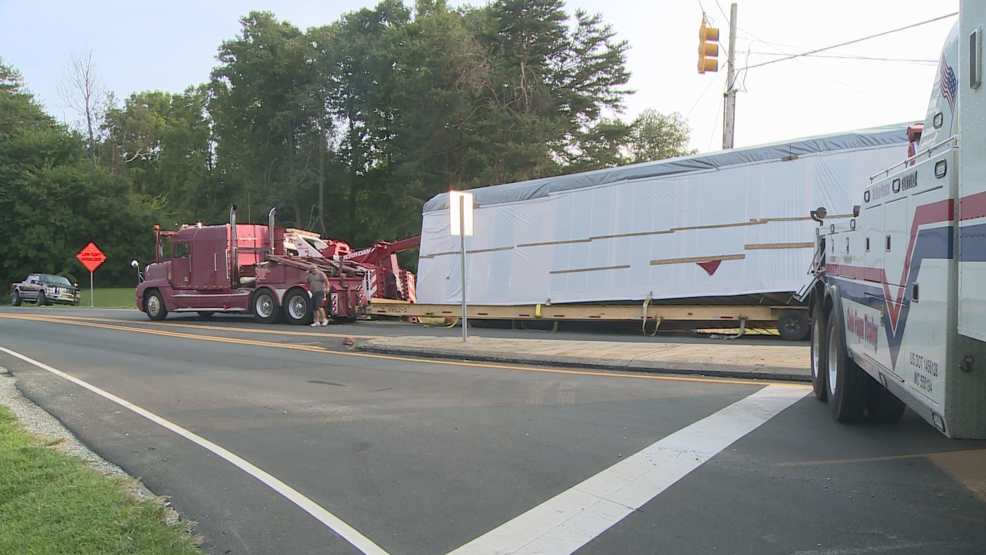 Mobile Home Falls Off Tractor-Trailer In Haw River | wfmynews2.com
