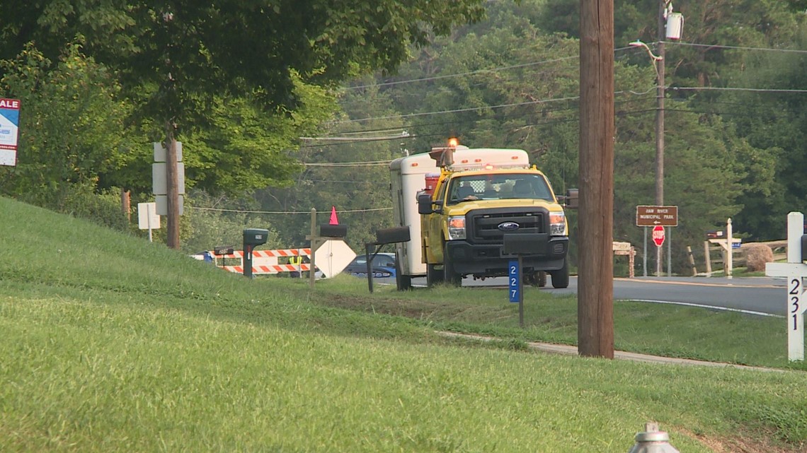 Mobile Home Falls Off Tractor-Trailer In Haw River | wfmynews2.com