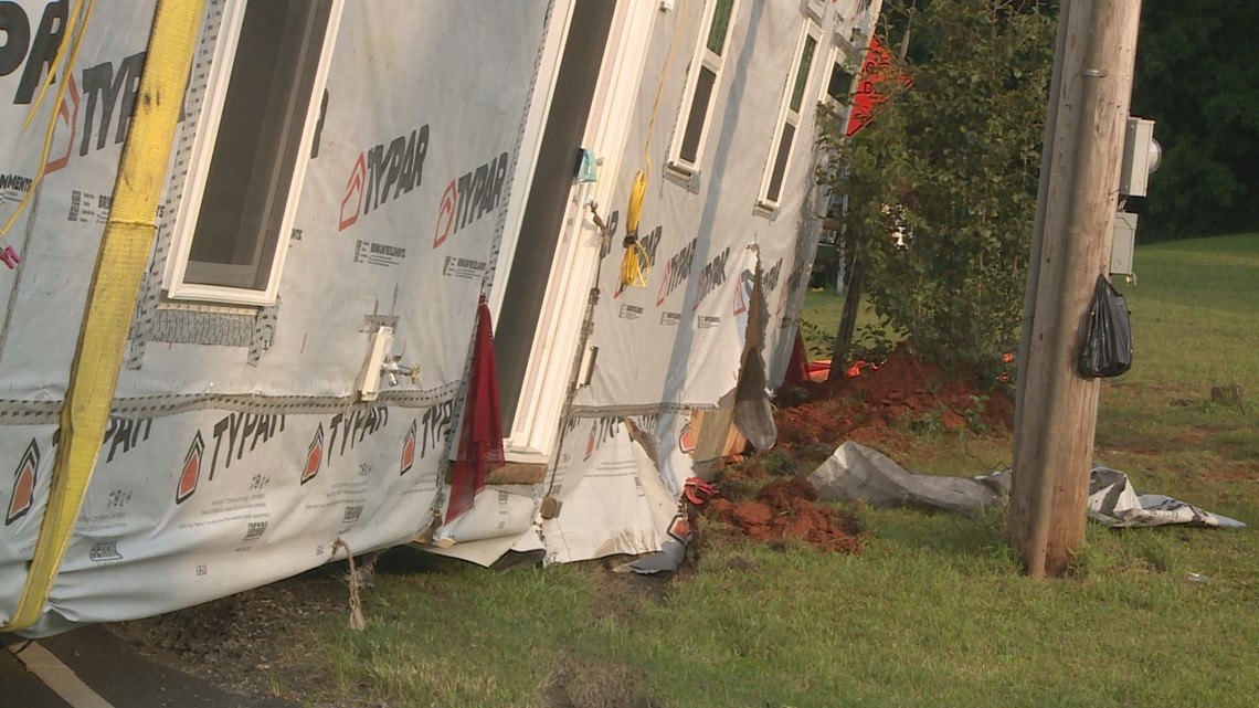 Mobile Home Falls Off Tractor-Trailer In Haw River | wfmynews2.com