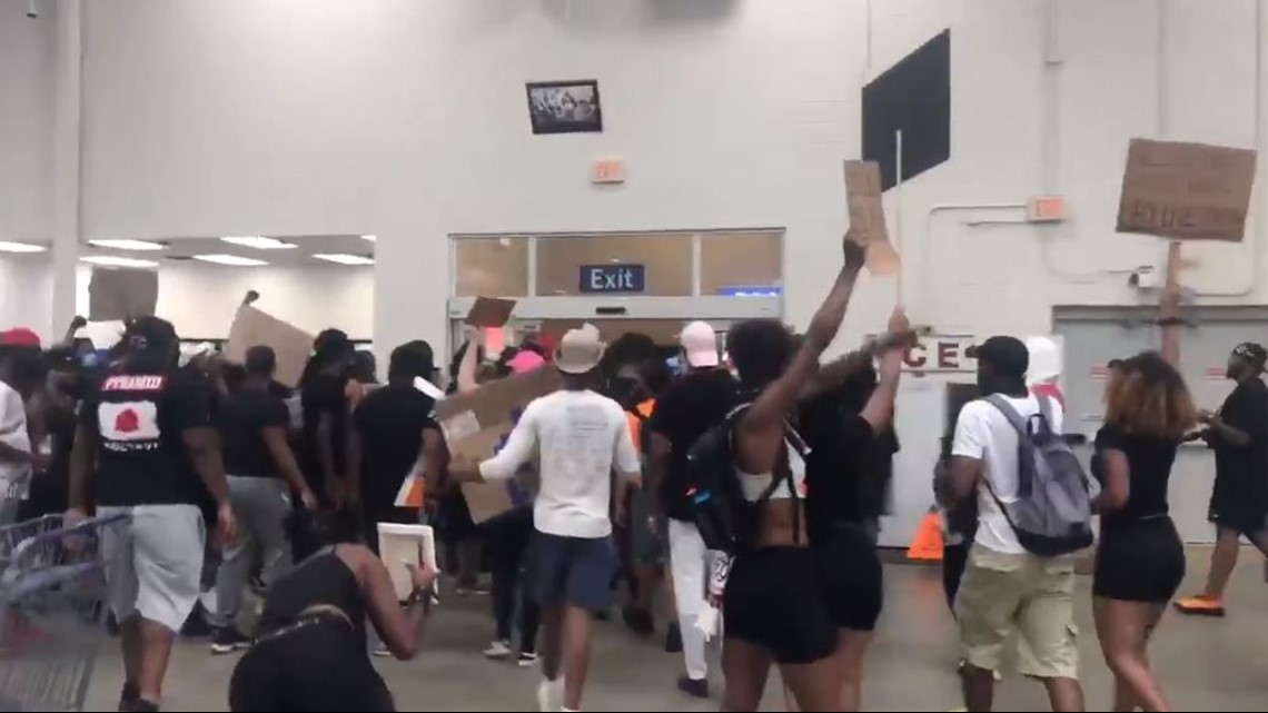 Protesters enter Sam's club peacefully, protest on W. Wendover ...
