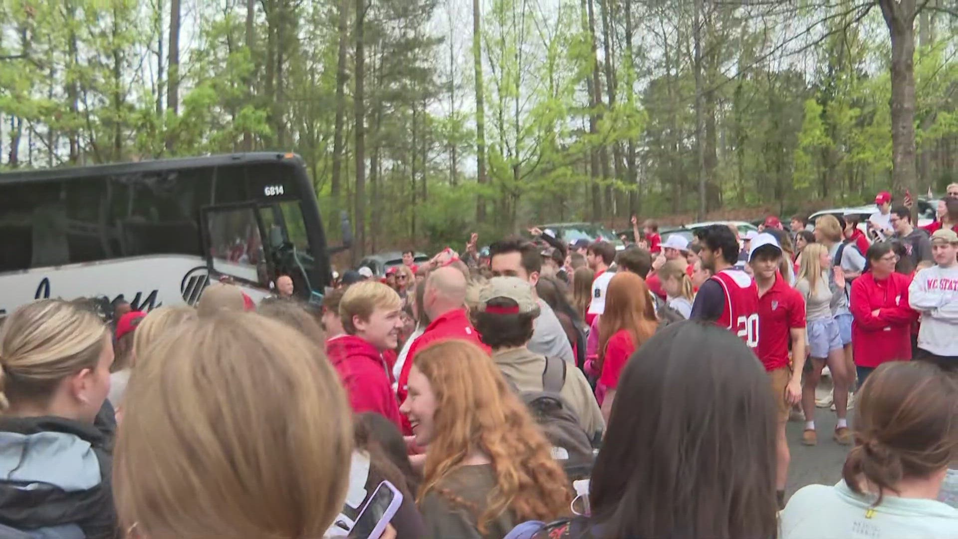 Wolfpack fans send basketball team to Arizona | wfmynews2.com