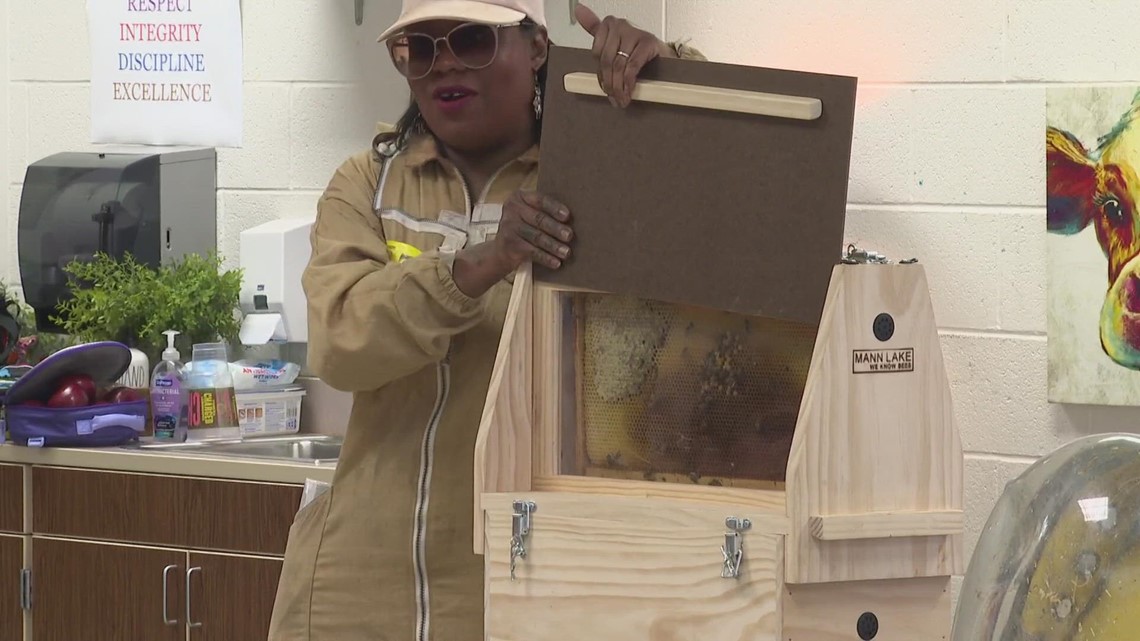 Black beekeeper gets students excited about farming | wfmynews2.com
