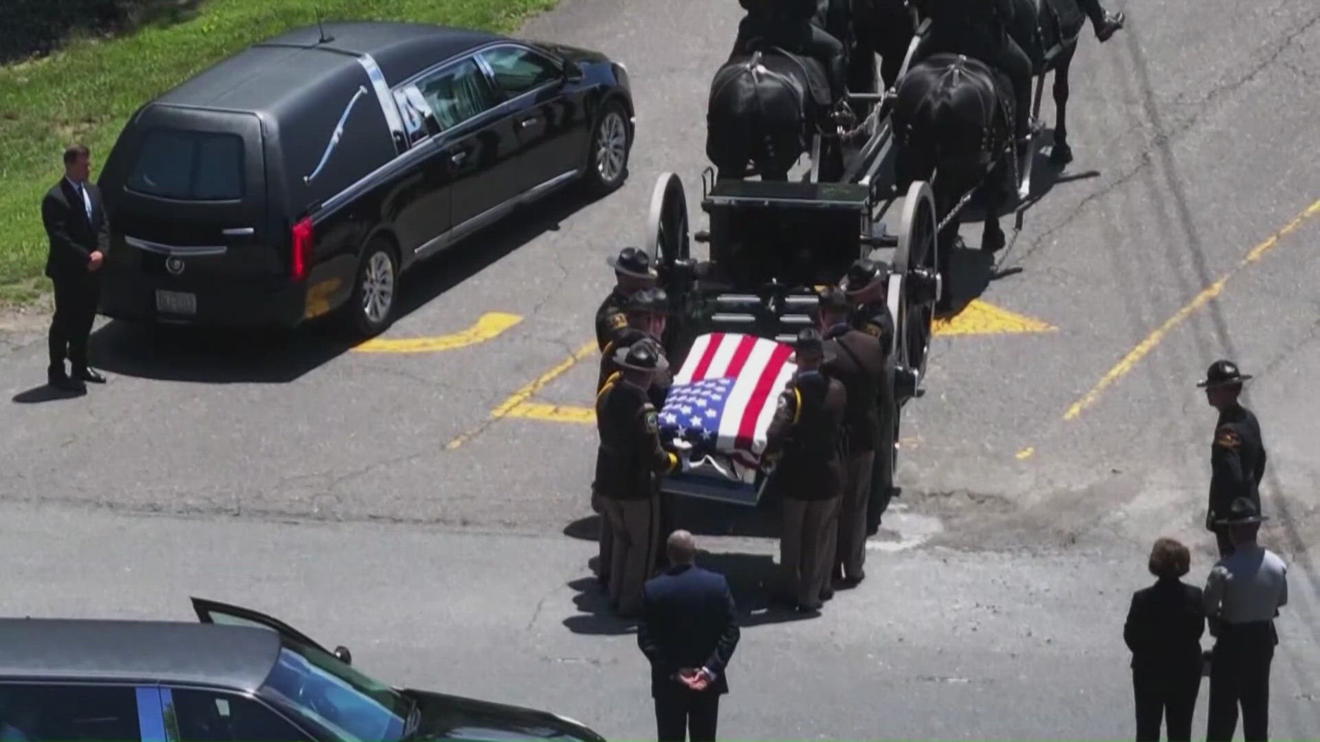 Community honors fallen Deputy Logan Utt | wfmynews2.com