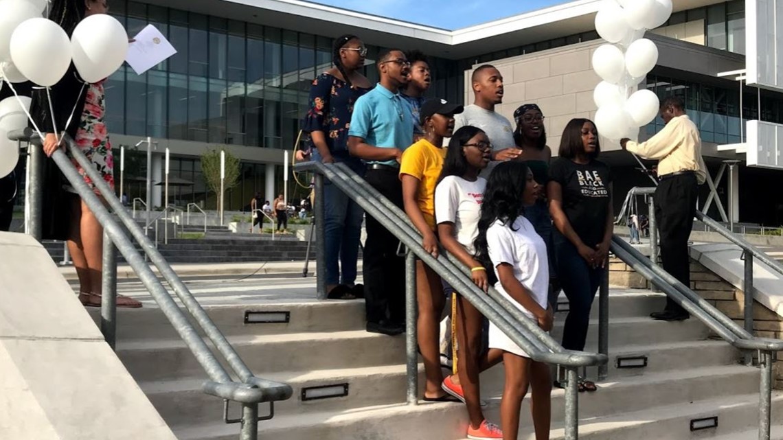 College Campuses Hold Vigils in Wake of UNCC Shooting | wfmynews2.com
