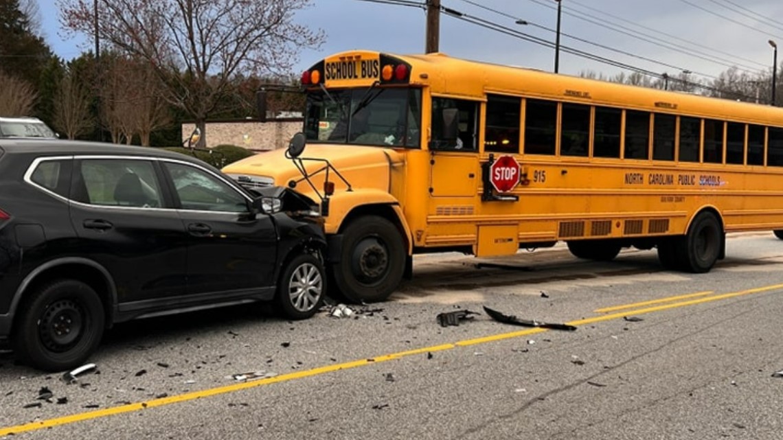 Minor injuries in school bus crash in High Point | wfmynews2.com