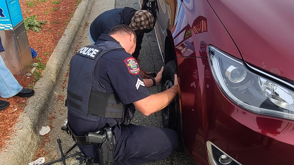 Graham officer helps family with flat tire during holiday trip ...