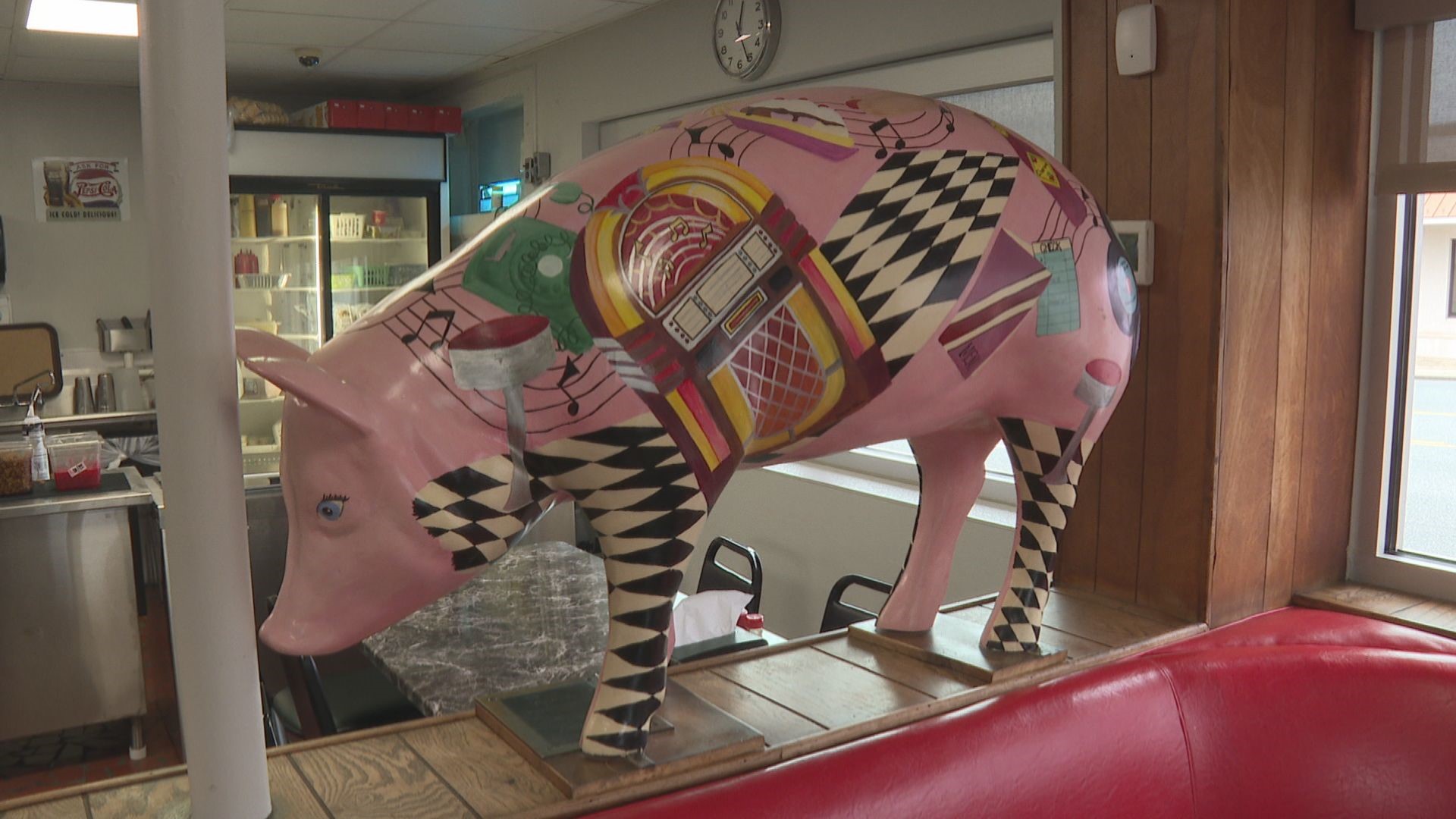 Pigs in the City: The meaning behind the pigs in Lexington | wfmynews2.com