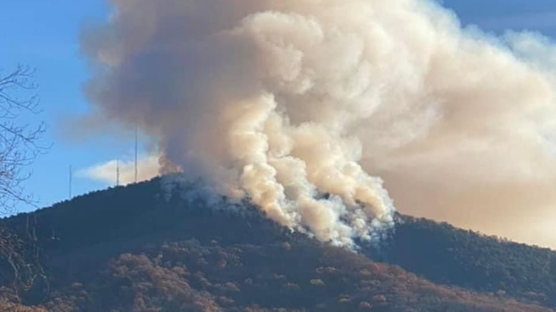 PHOTOS: Sauratown Mountain Wildfire: Firefighters are working to put ...