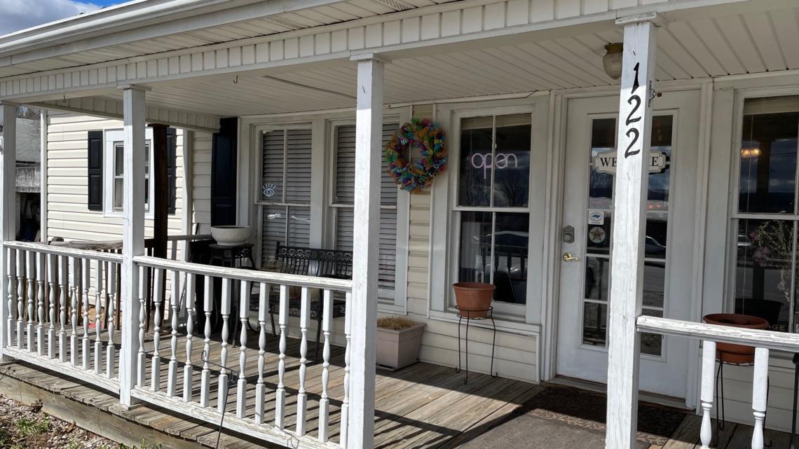 Elkin salon owner says 'free' phone promotion led to $1,254 bank ...