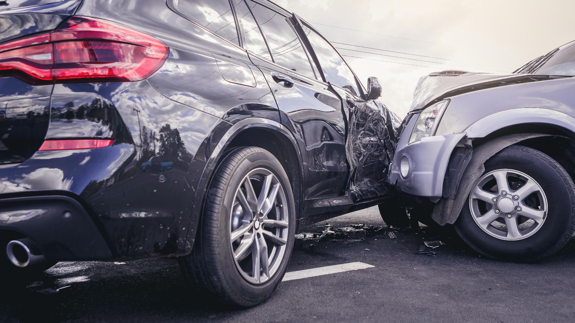 Holden Rd. back open after car crash | wfmynews2.com