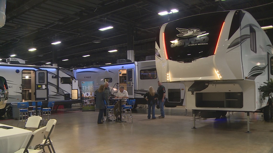 Shelling out big bucks for new RV, despite economic woes | wfmynews2.com