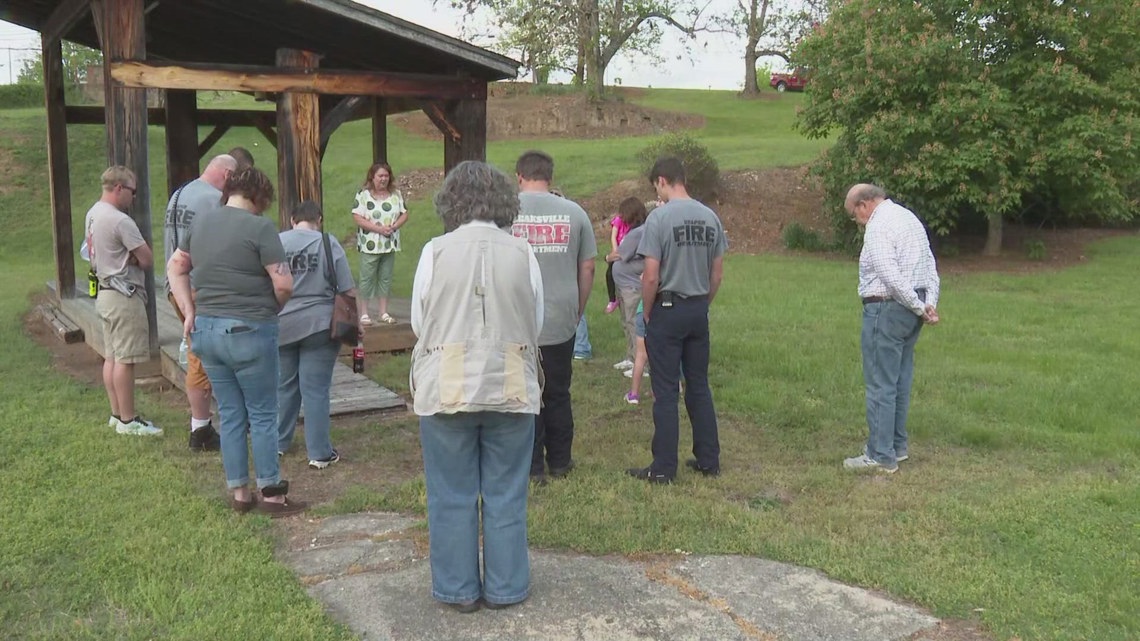 Community gathers after 4 killed in Eden crash | wfmynews2.com