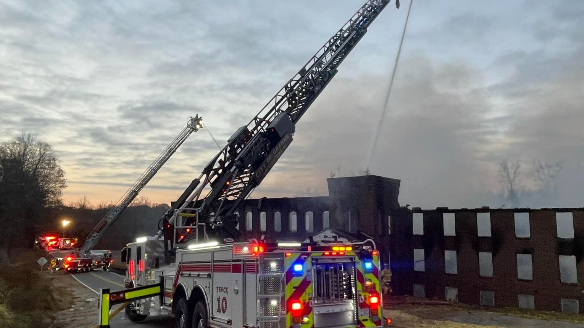 Firefighters battle Alamance County fire | wfmynews2.com