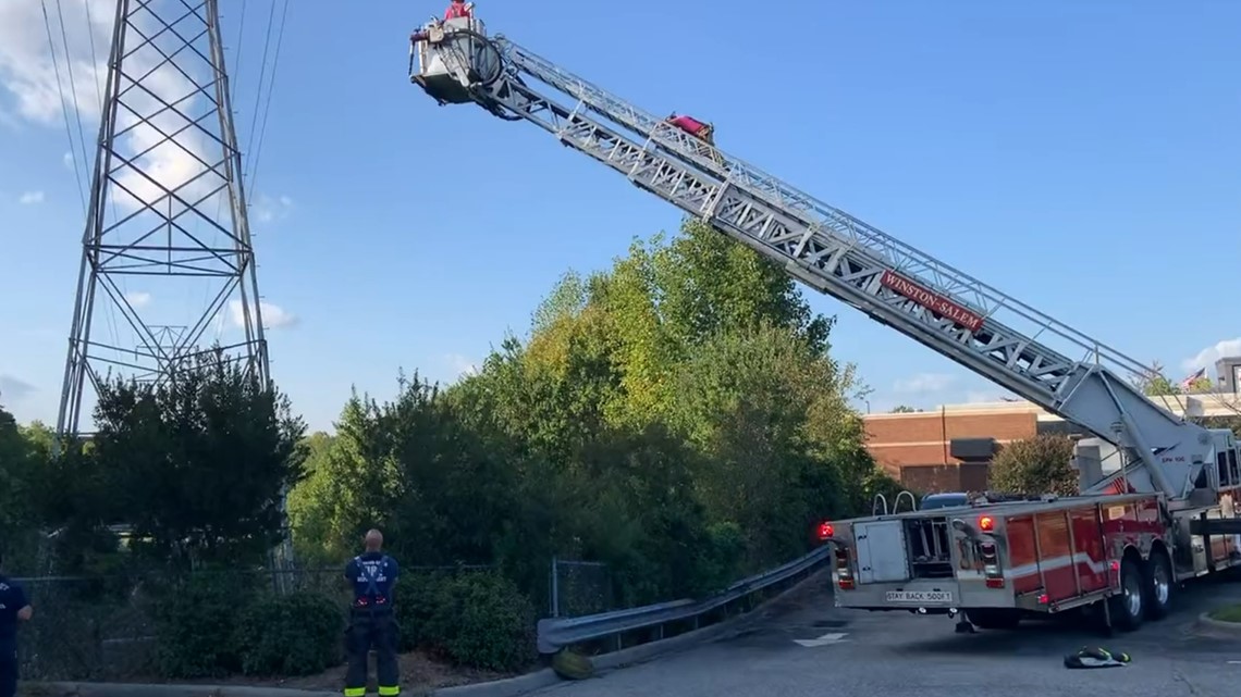 Man climbs Duke Energy transmission tower in Winston-Salem | wfmynews2.com