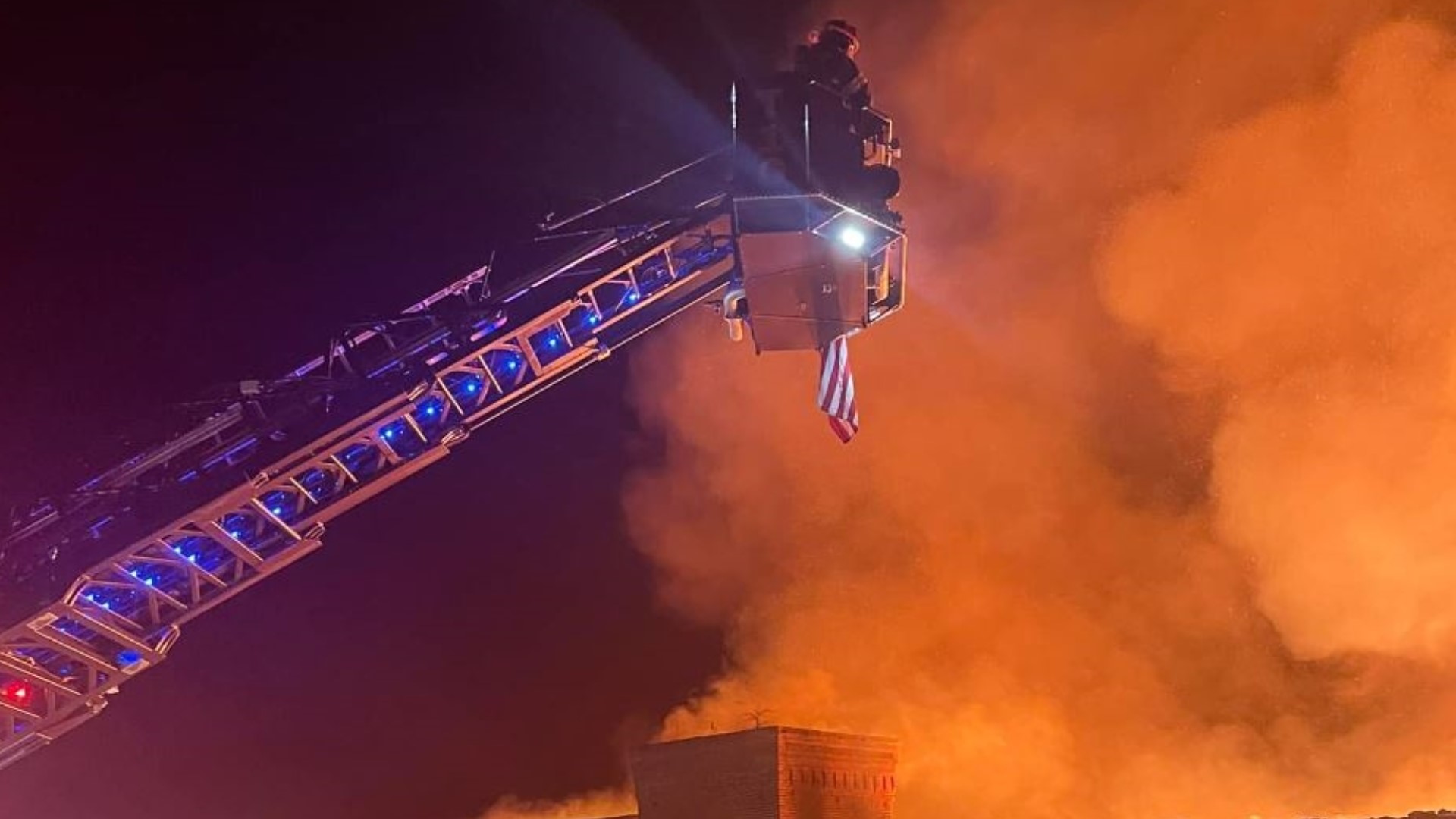 Firefighters battle Alamance County fire | wfmynews2.com