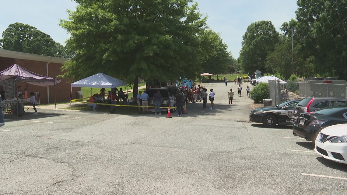 Community says good-bye to Wiley Elementary | wfmynews2.com