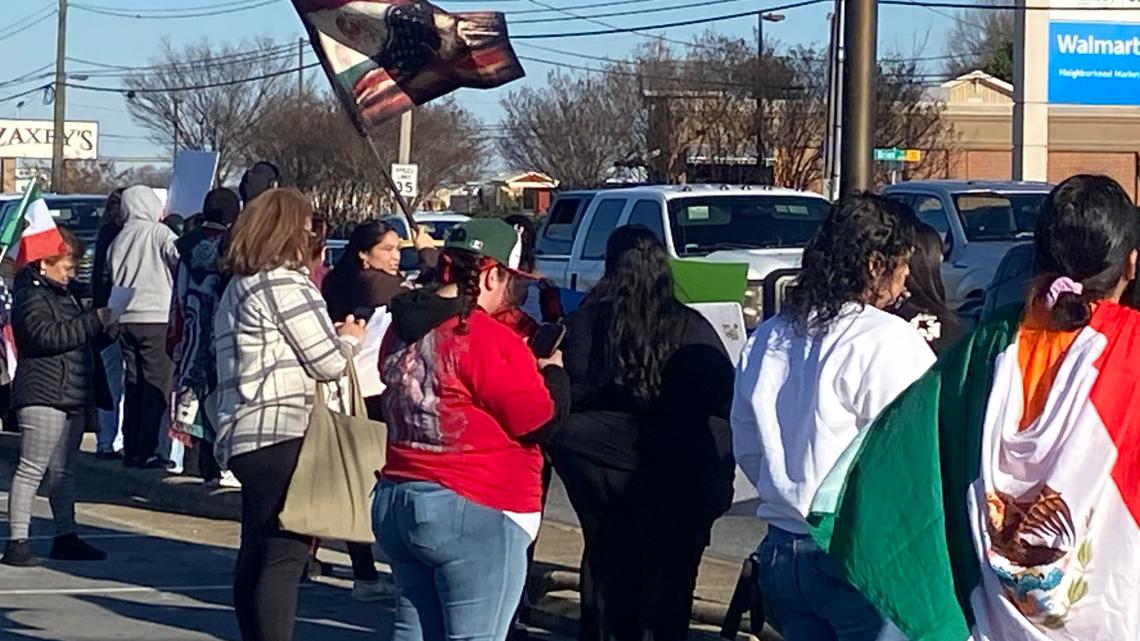 Protestors on West Gate City Blvd. rally against Trump immigration ...