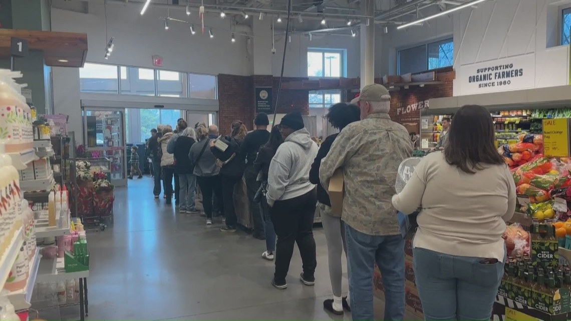 Store credit or money back? What shoppers and gift recipients should ...