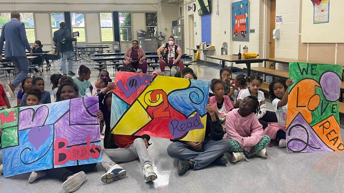 Read 2 Succeed: Parkview Village Elementary School | wfmynews2.com