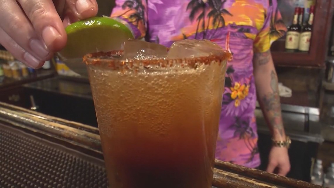 Gov. Roy Cooper signs bill allowing to-go cocktails | wfmynews2.com