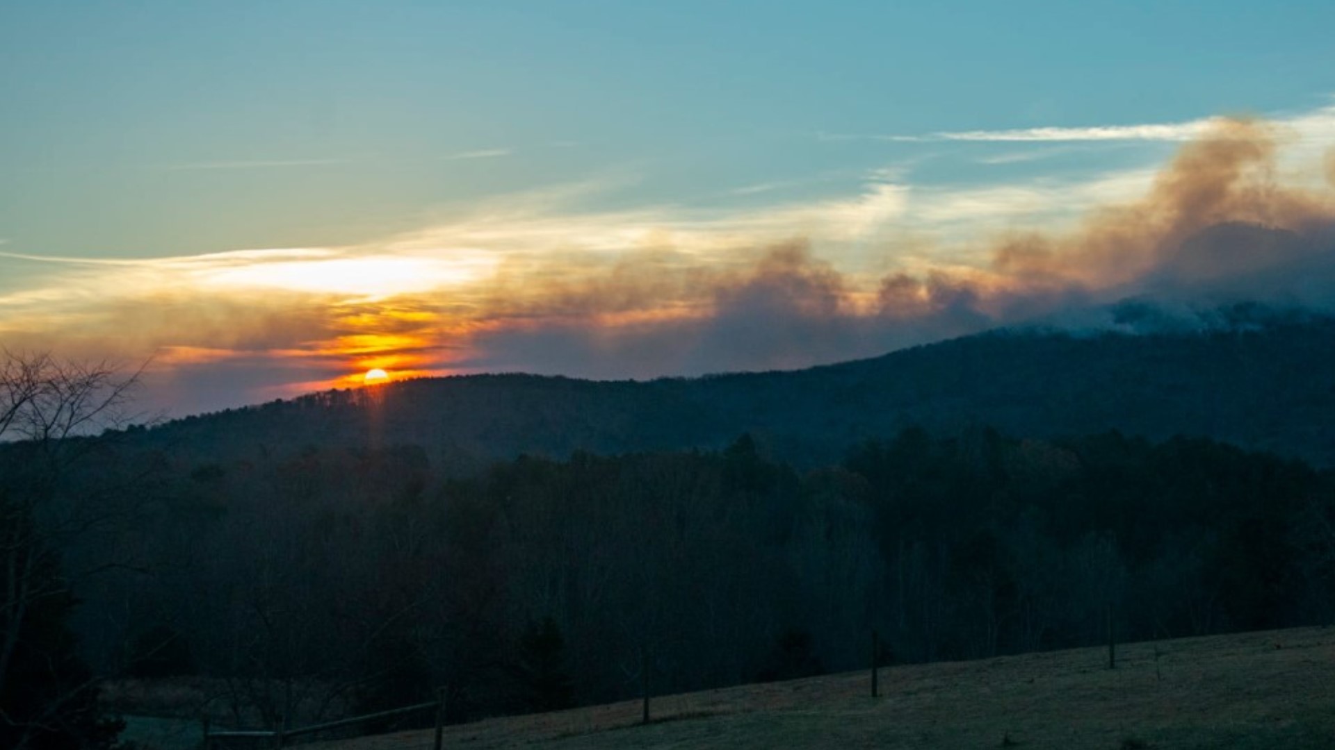 Pilot Mountain wildfire grows to more than 1,000 acres | wfmynews2.com
