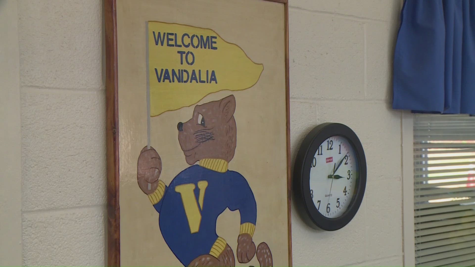 'It's the end of an era': Former students, teachers say goodbye to ...