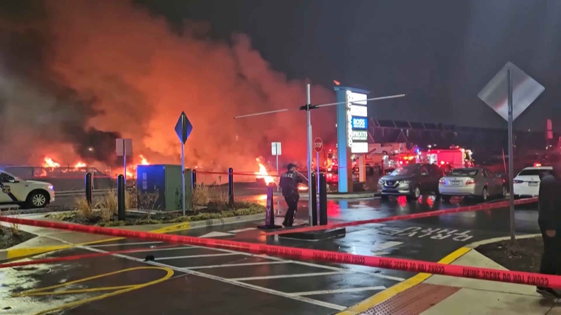 Small plane crashes in Philadelphia, lighting homes on fire | wfmynews2.com