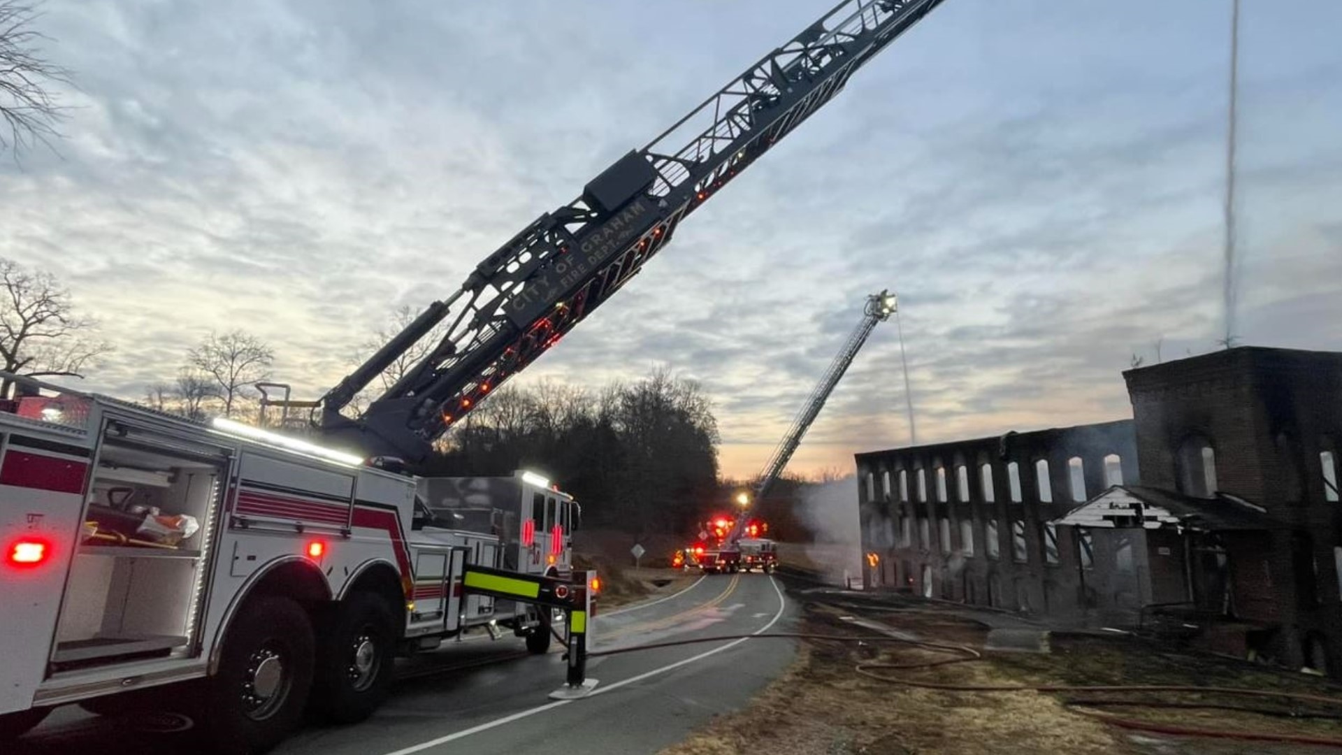 Firefighters battle Alamance County fire | wfmynews2.com