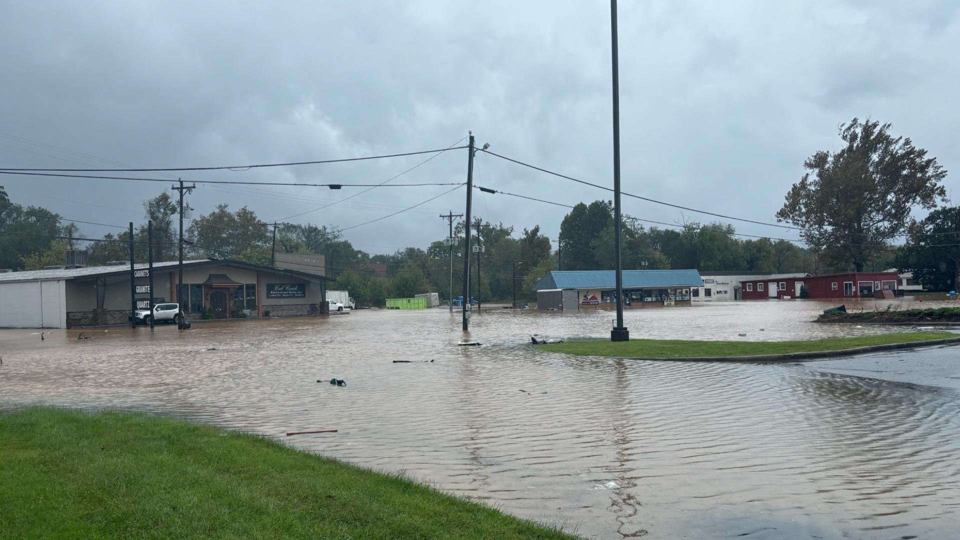 Hurricane Helene passes through the Carolinas | Live Updates ...