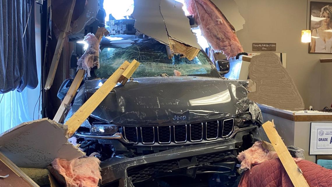 Pictures from the SUV crash | wfmynews2.com