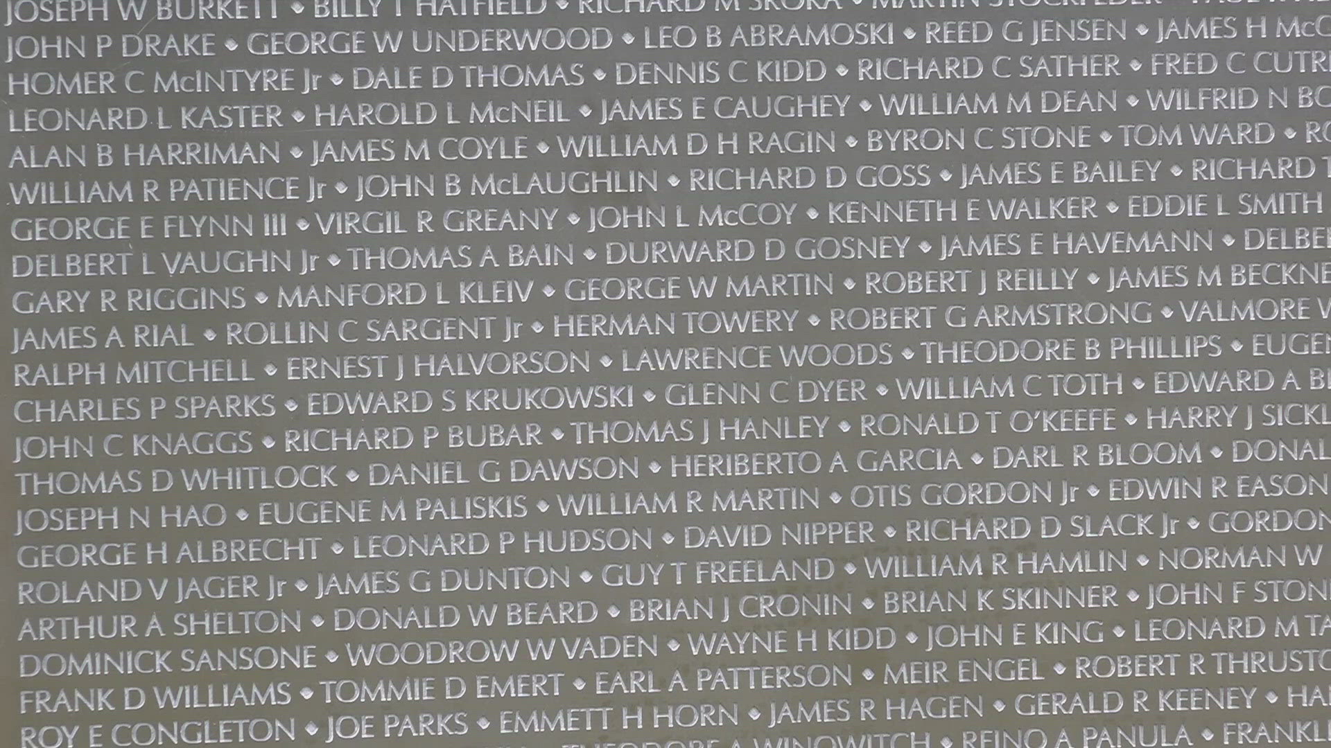 Traveling memorial wall honors fallen Vietnam War veterans | wfmynews2.com