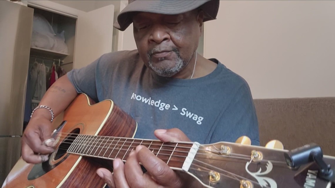 'Little Pink Anderson' playing at the Blues Festival | wfmynews2.com