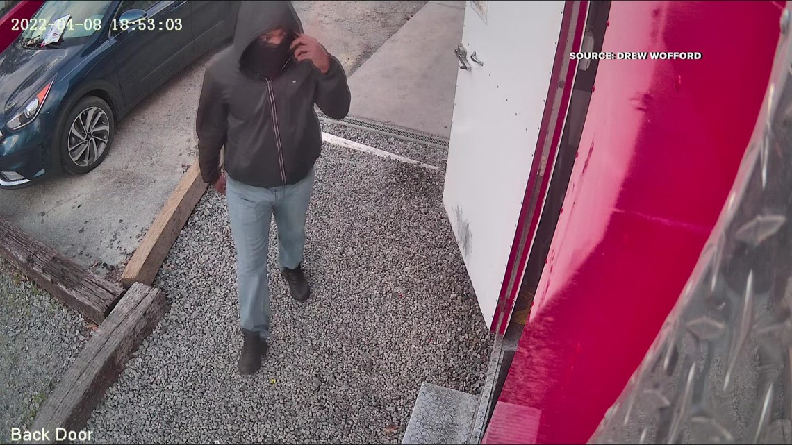Attempted food truck robbery suspect captured on video | wfmynews2.com