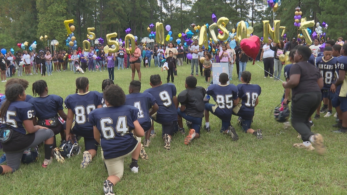 Football team honors Mason Jenkins. He died after being shot ...