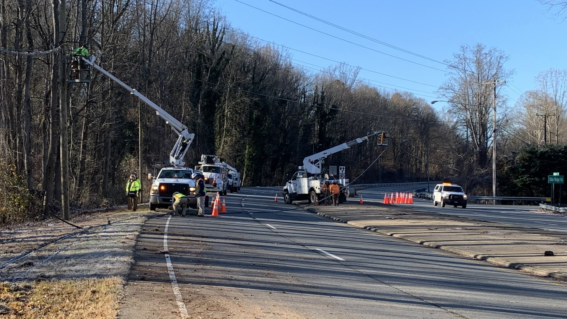 Silas Creek Parkway closed due to powerlines in the road | wfmynews2.com