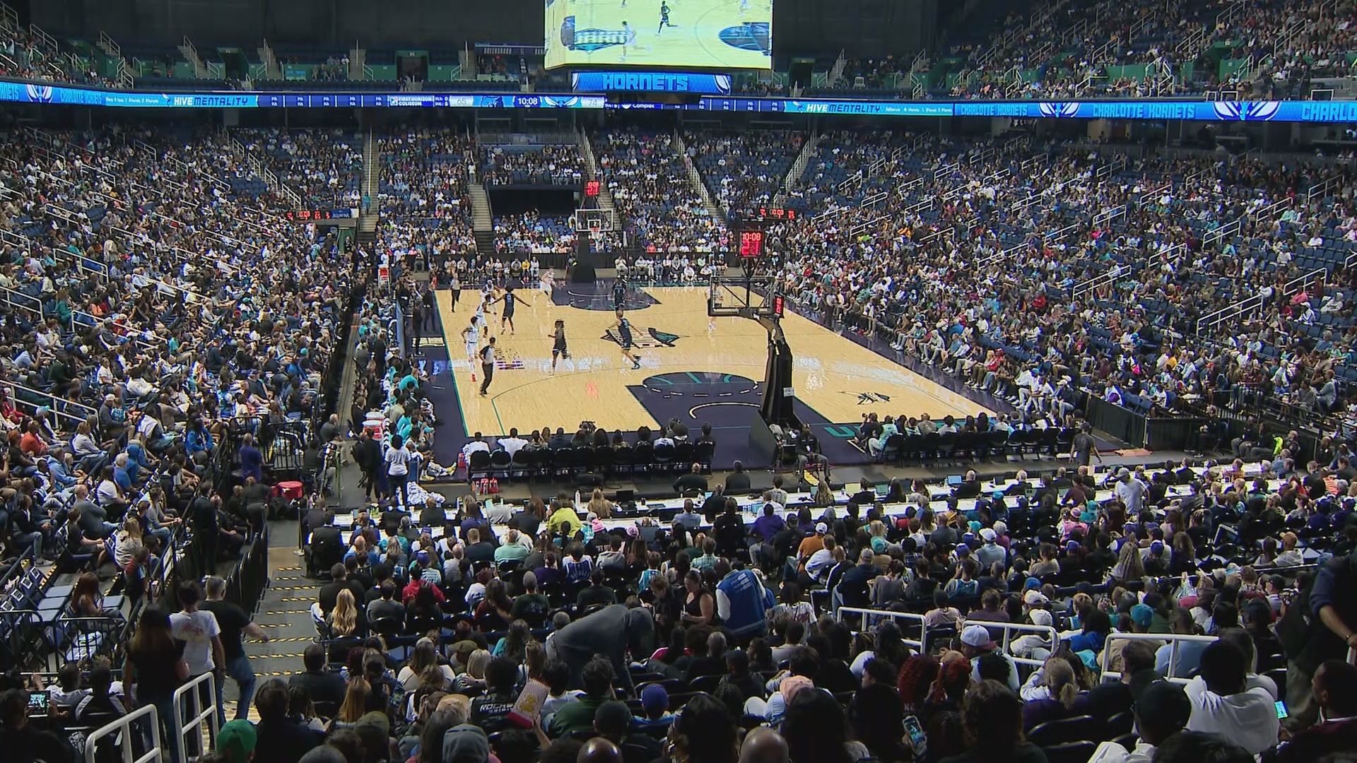 Hornets blow out Grizzlies at First Horizon Coliseum in Greensboro ...