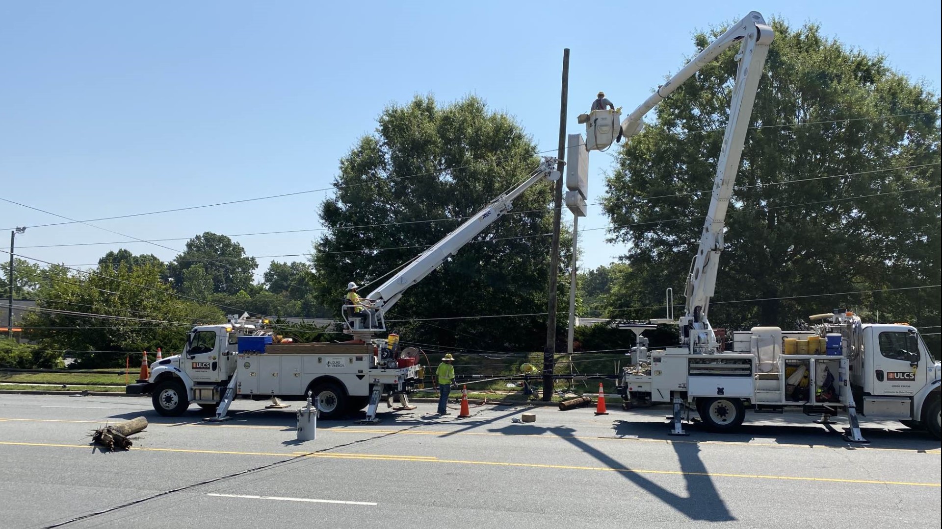 Downed powerline closes Randleman Road | wfmynews2.com