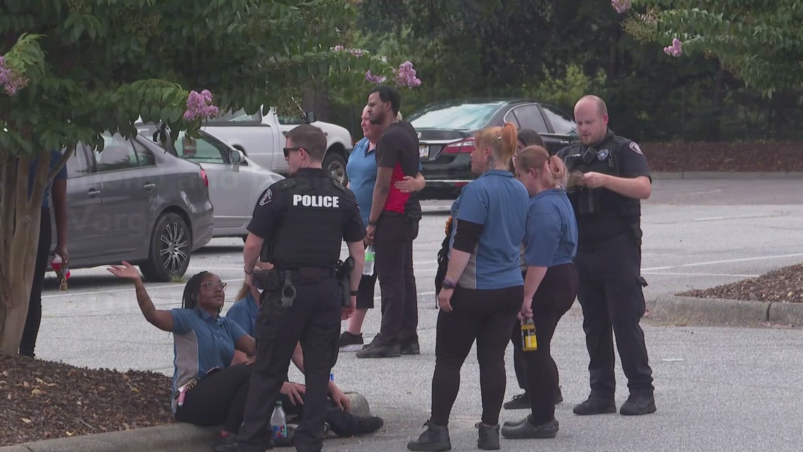 1 person dead after shooting at Kernersville Food Lion | wfmynews2.com