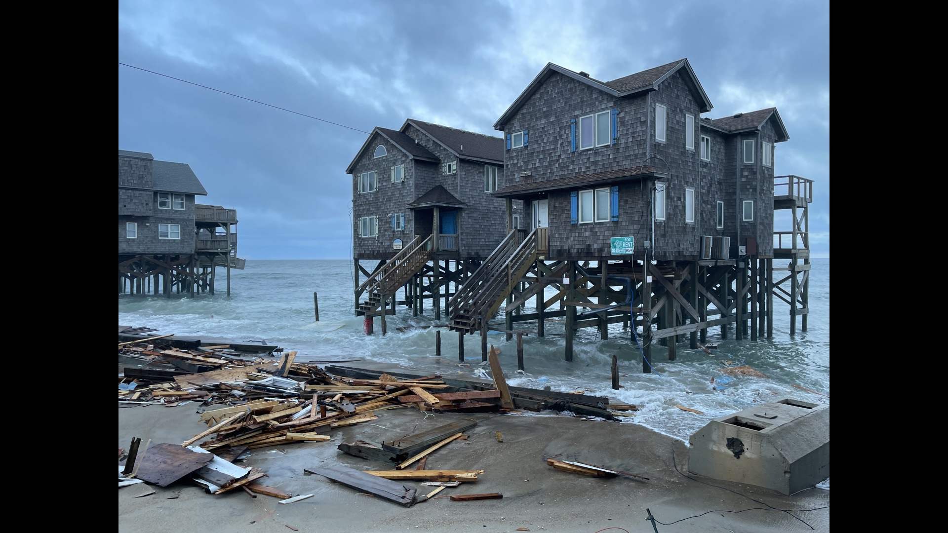 A second house collapses into ocean | Outer Banks, NC | wfmynews2.com